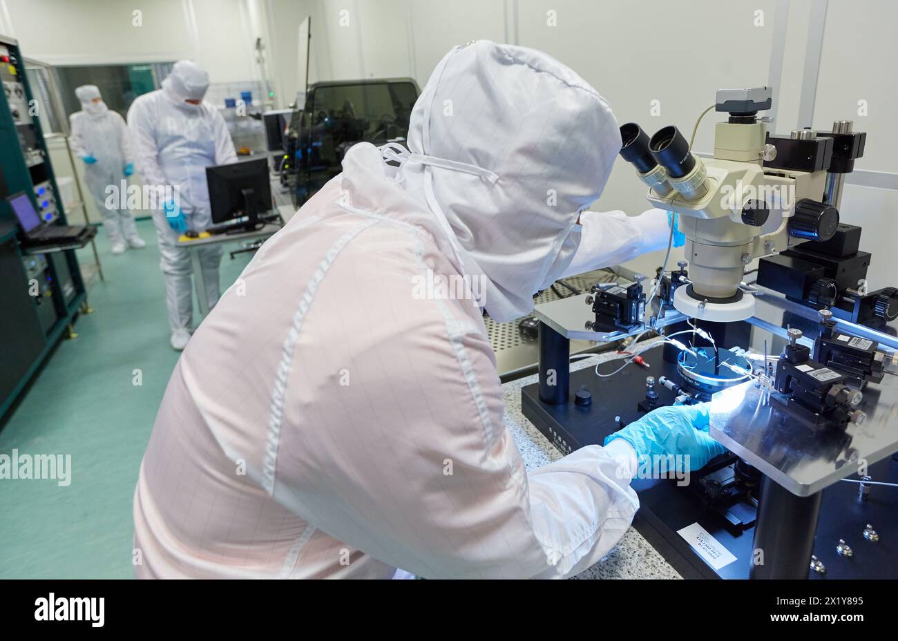 Cleanrooms laboratory hi-res stock photography and images - Alamy