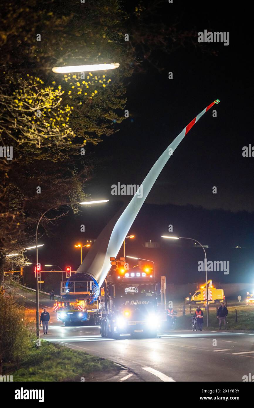 Transport of a 68 meter long, 22 T heavy blade, of a wind turbine, here ...