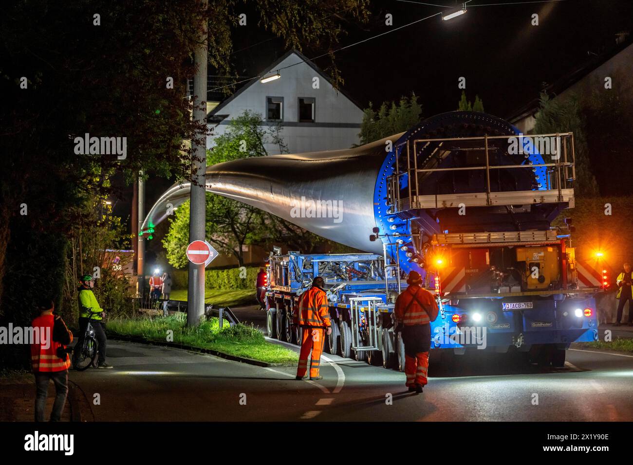 Transport of a 68 meter long, 22 T heavy blade, of a wind turbine, here ...