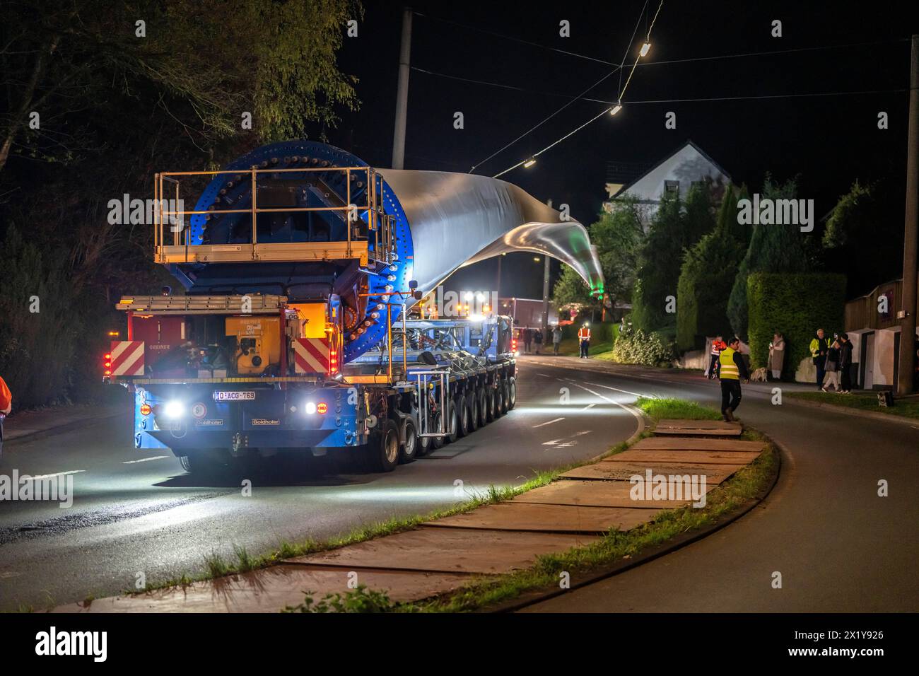 Transport of a 68 meter long, 22 T heavy blade, of a wind turbine, here ...