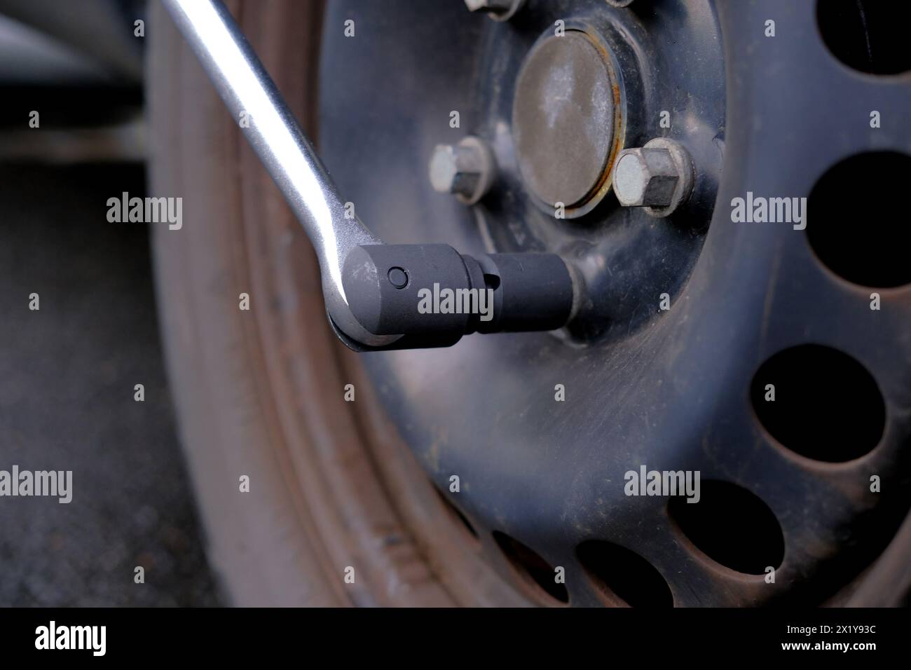 Tyre fitting machine hi-res stock photography and images - Alamy