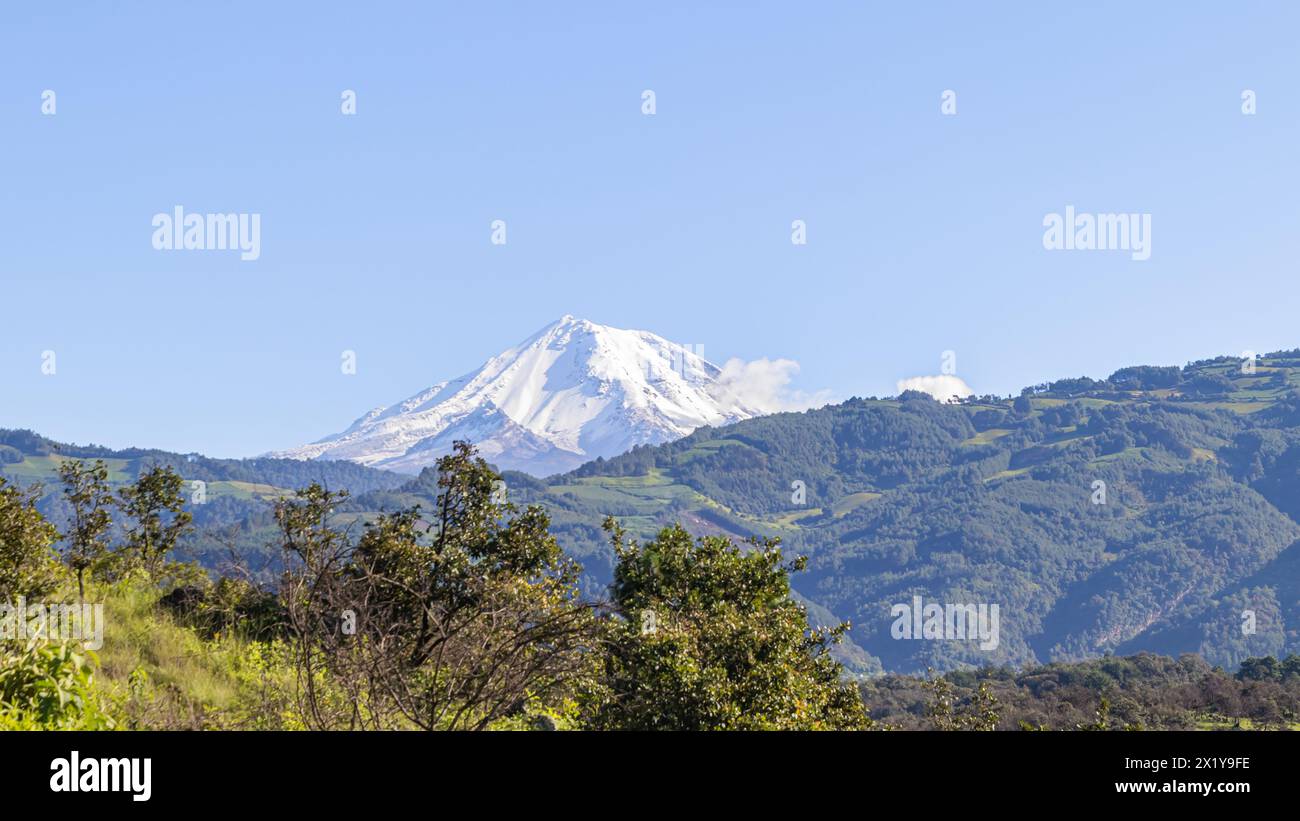 Pico de orizaba vulcano hi-res stock photography and images - Alamy