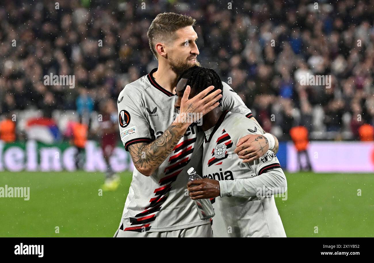 London, UK. 18th Apr, 2024. Robert Andrich (Bayer Leverkusen) hugs ...