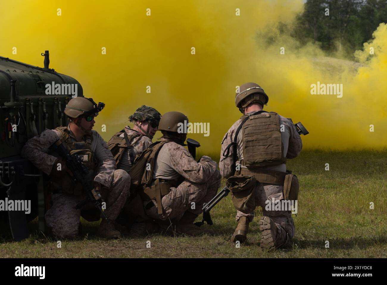 U.S. Marines with Alpha Battery, 2nd Low Altitude Air Defense (LAAD ...