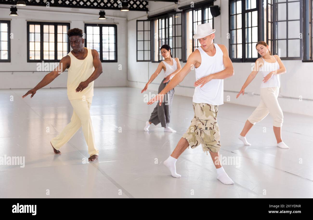 Group of young people learning modern dance movements Stock Photo - Alamy