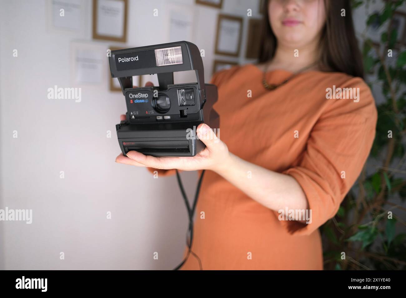 Old polaroid woman hi-res stock photography and images - Alamy