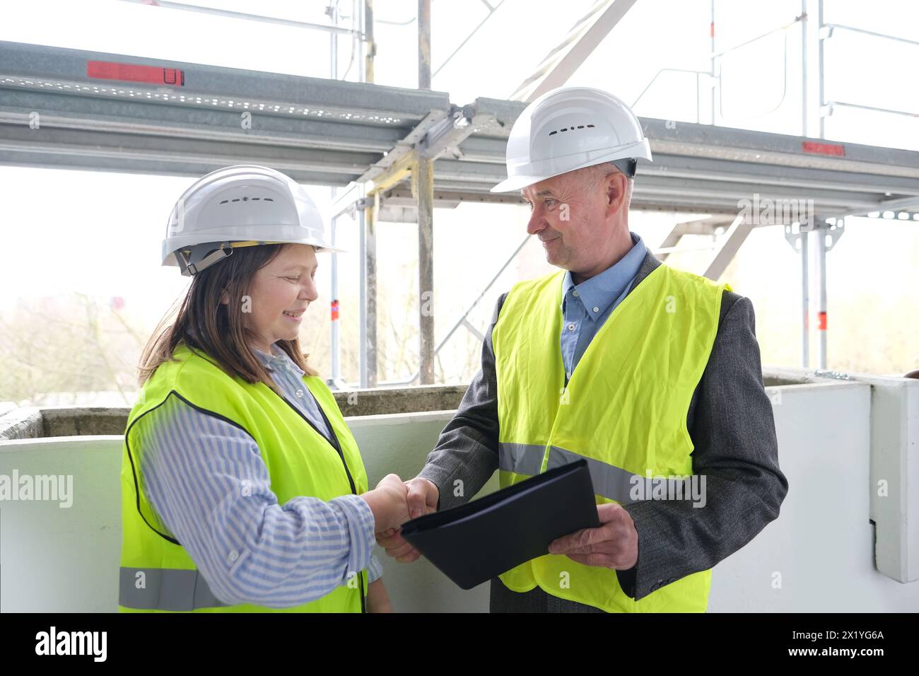 Engineer constructor hi-res stock photography and images - Alamy