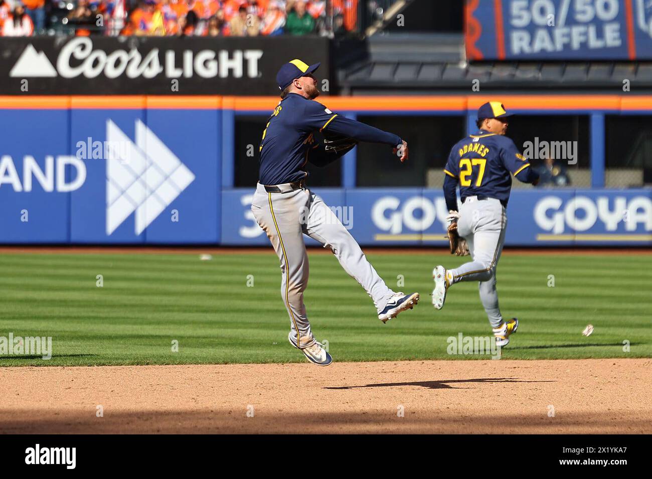 Milwaukee Brewers shortstop Andruw Monasterio #14 field and throws ...