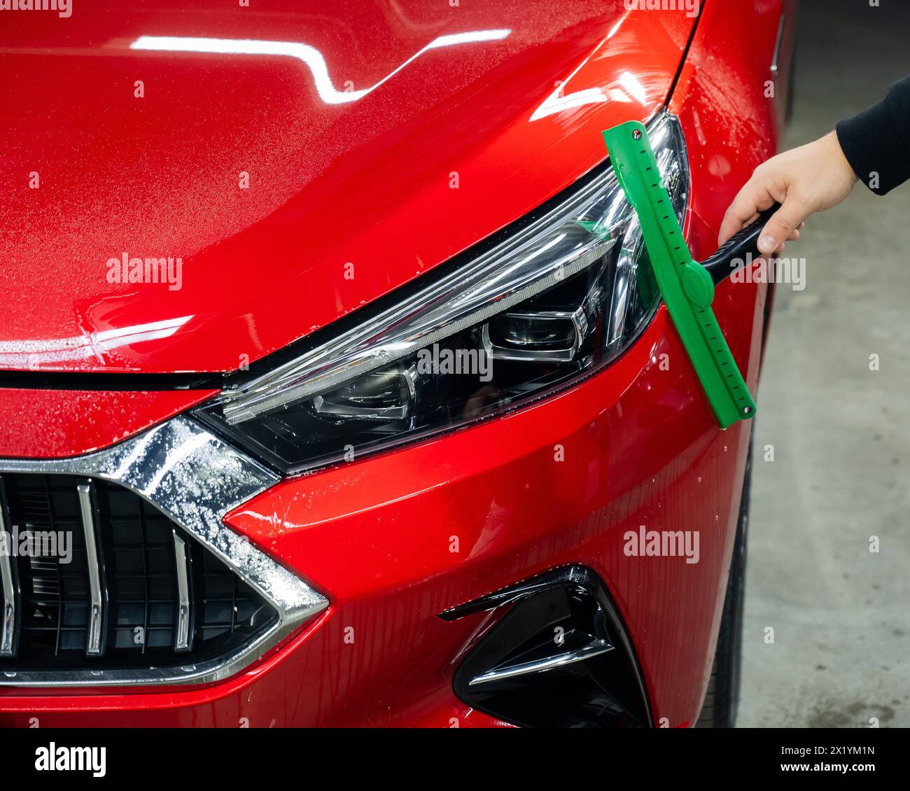 Manual car wash man washes hi-res stock photography and images - Alamy