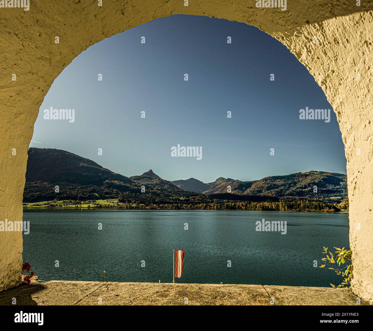 View through an arch of Lake Wolfgangsee and the mountains of the ...