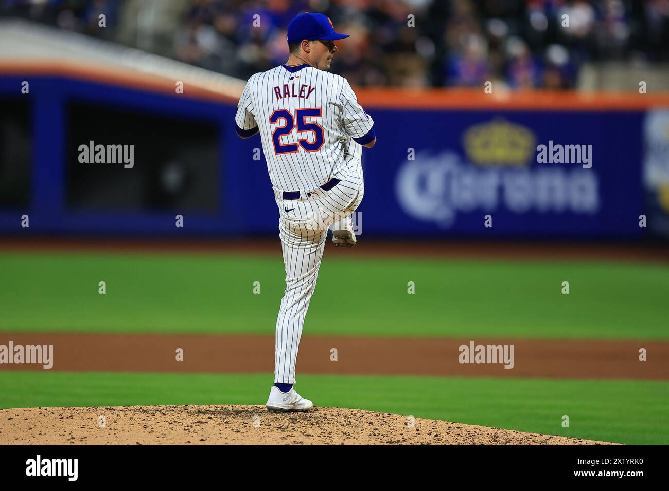 New York Mets relief pitcher Brooks Raley #25 throws during the eighth ...