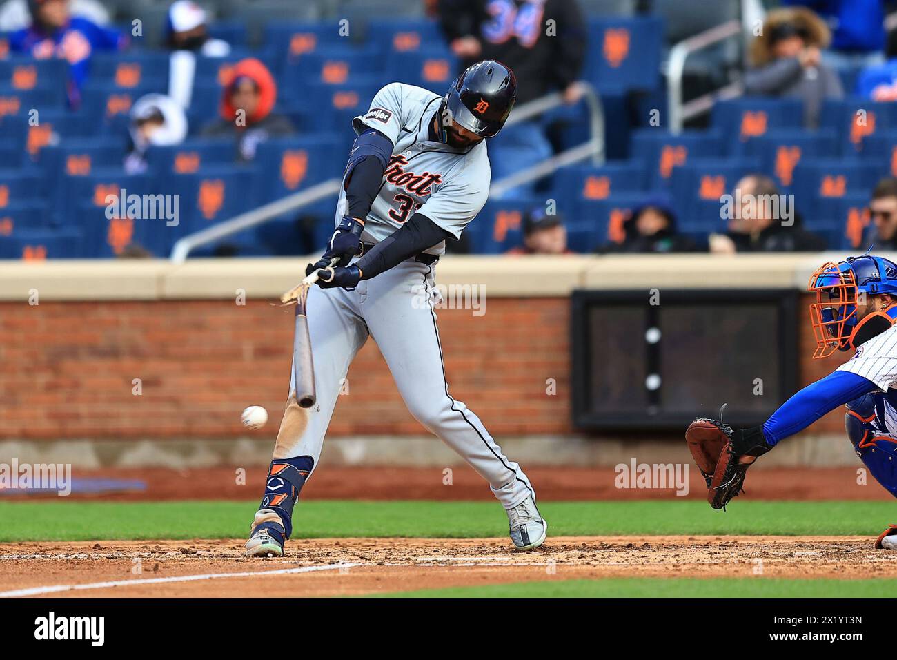 Riley logo hi-res stock photography and images - Alamy