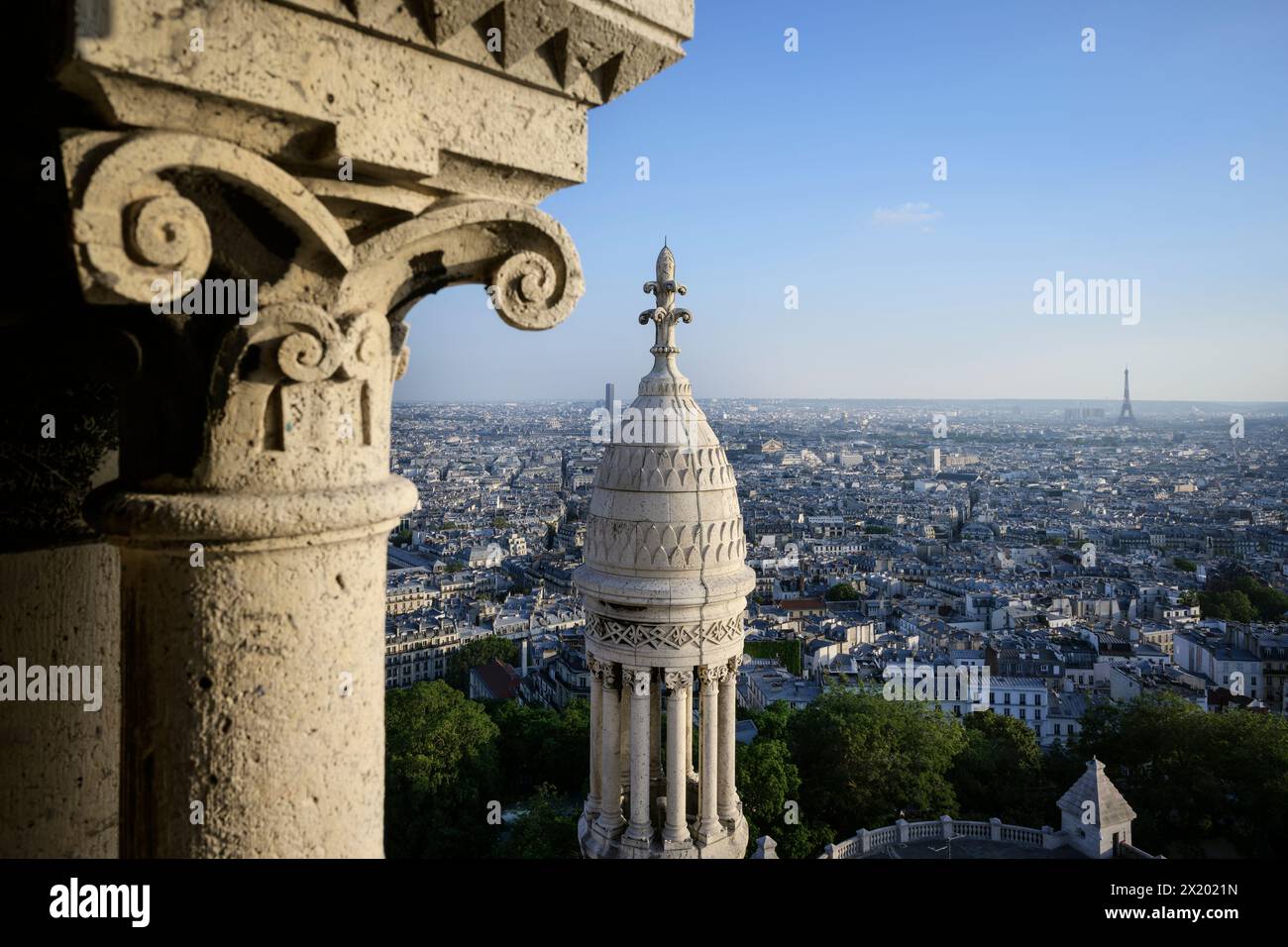 View from Sacré-Cœur de Montmartre Basilica to Paris, Eiffel Tower, Île-de-France, France ...