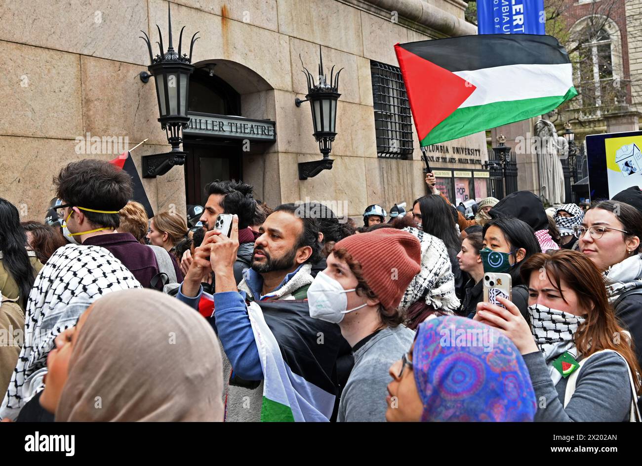 New York, New York, USA. 18th Apr, 2024. Palestinian supporters ...