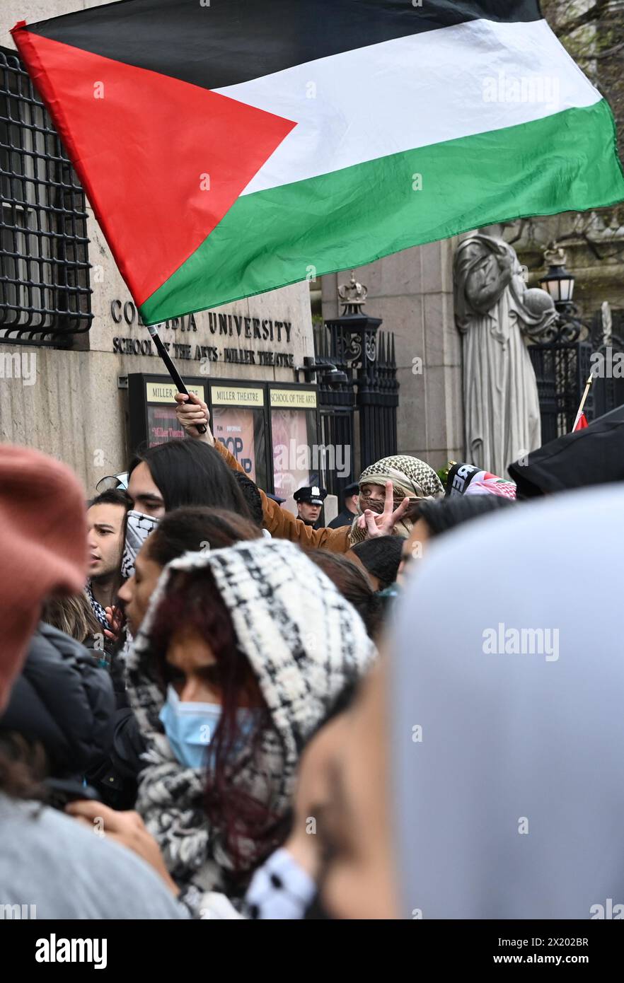 New York, New York, USA. 18th Apr, 2024. Palestinian supporters ...