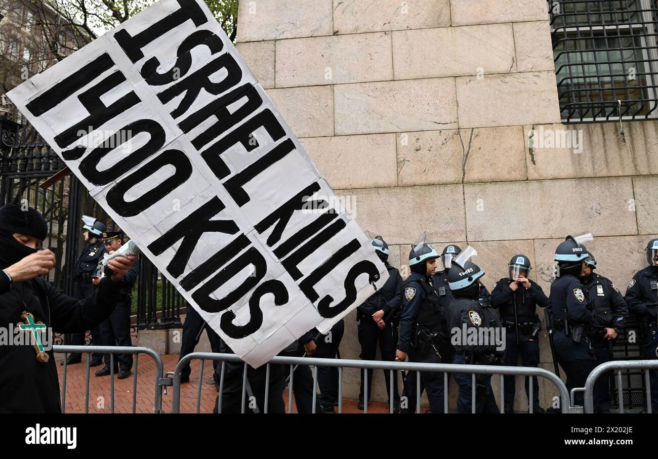 New York, New York, USA. 18th Apr, 2024. Palestinian supporters ...