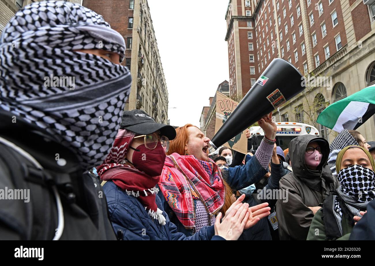 New York, New York, USA. 18th Apr, 2024. Palestinian supporters ...