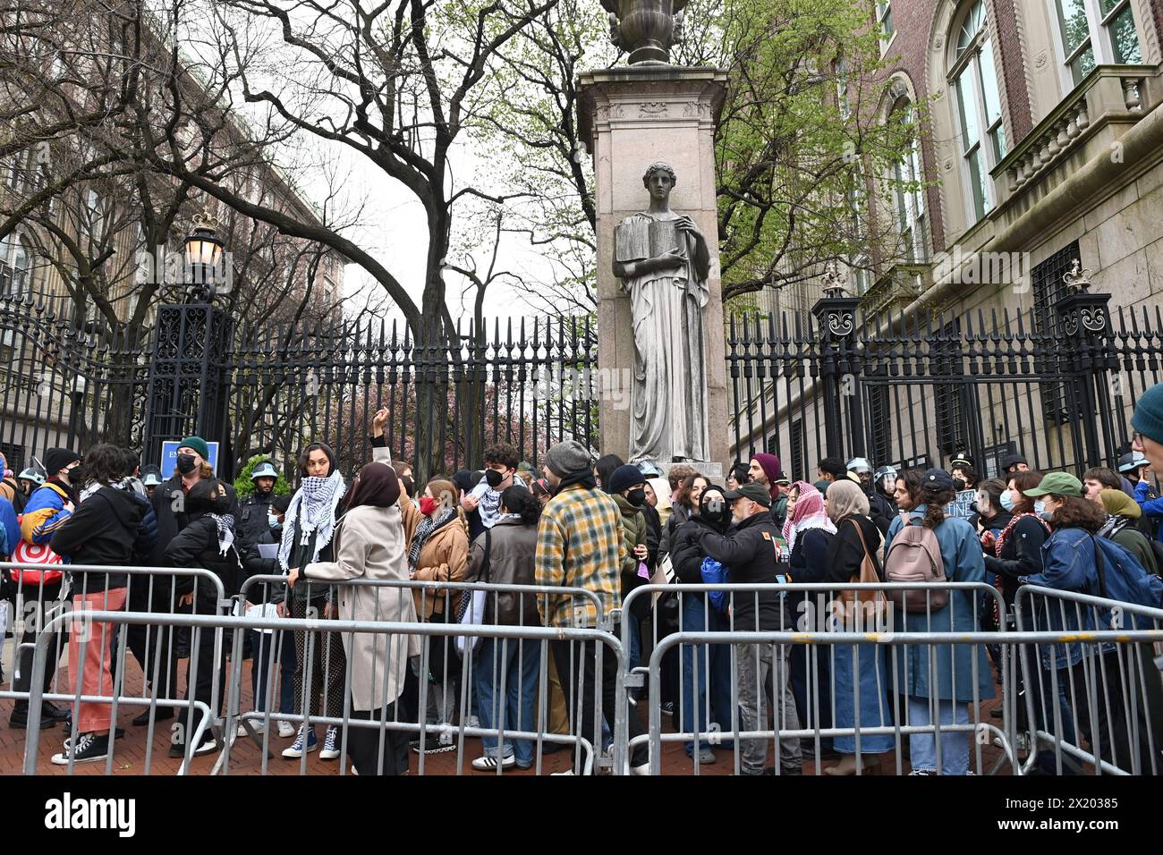New York, New York, USA. 18th Apr, 2024. Palestinian supporters ...