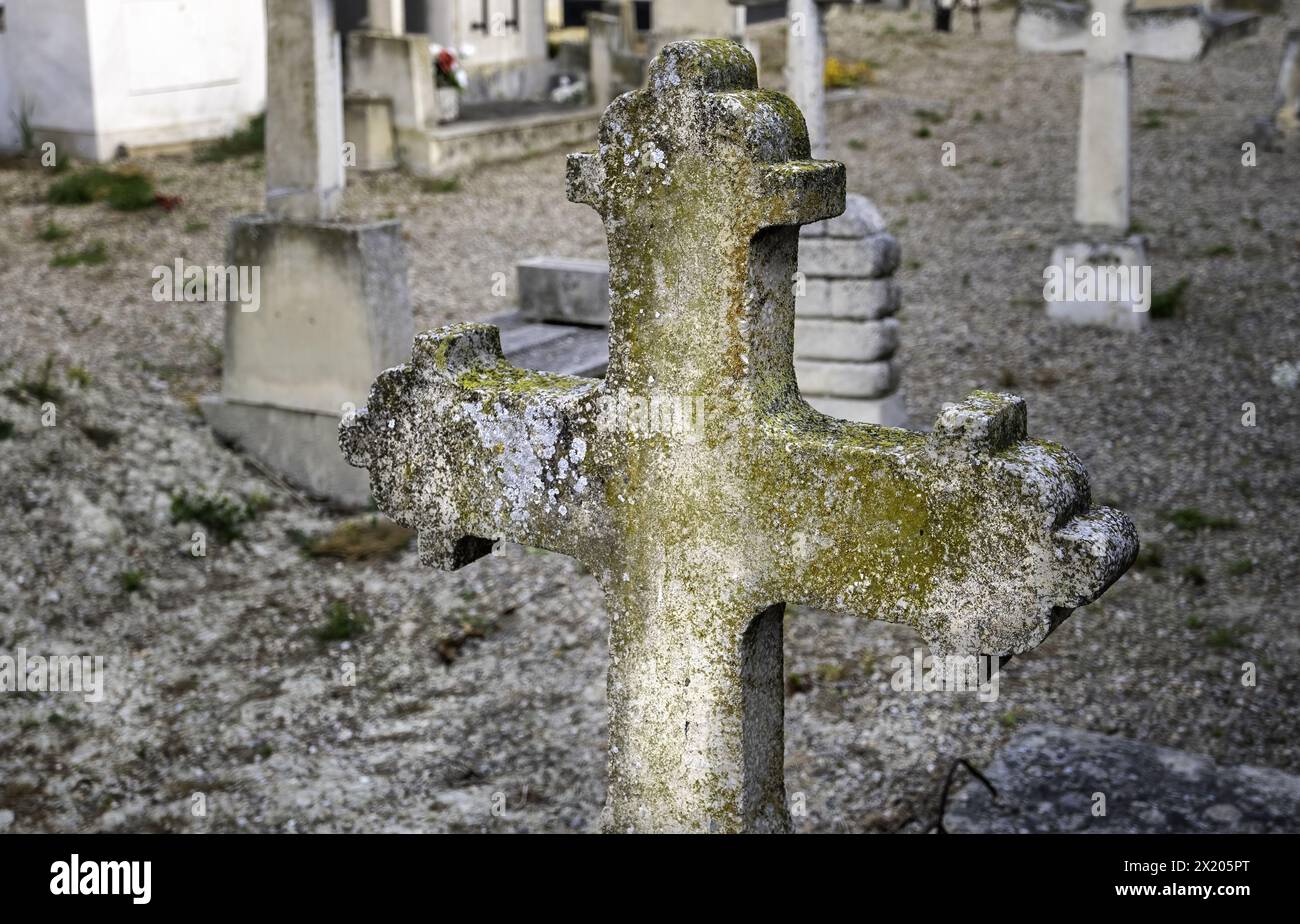 Urban cemetery hi-res stock photography and images - Alamy