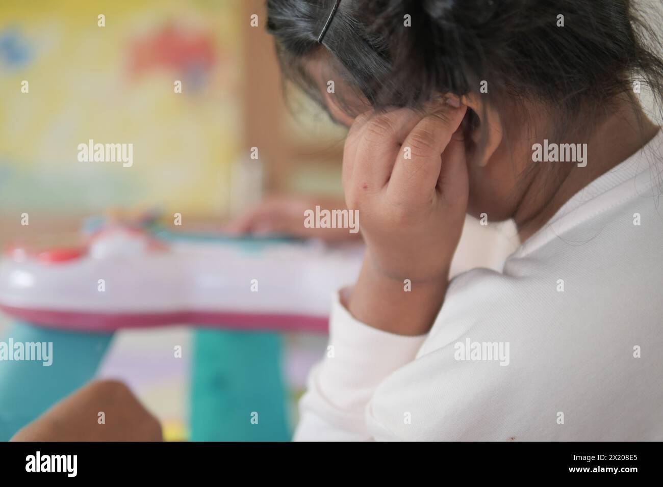child having ear pain touching his painful ear Stock Photo - Alamy