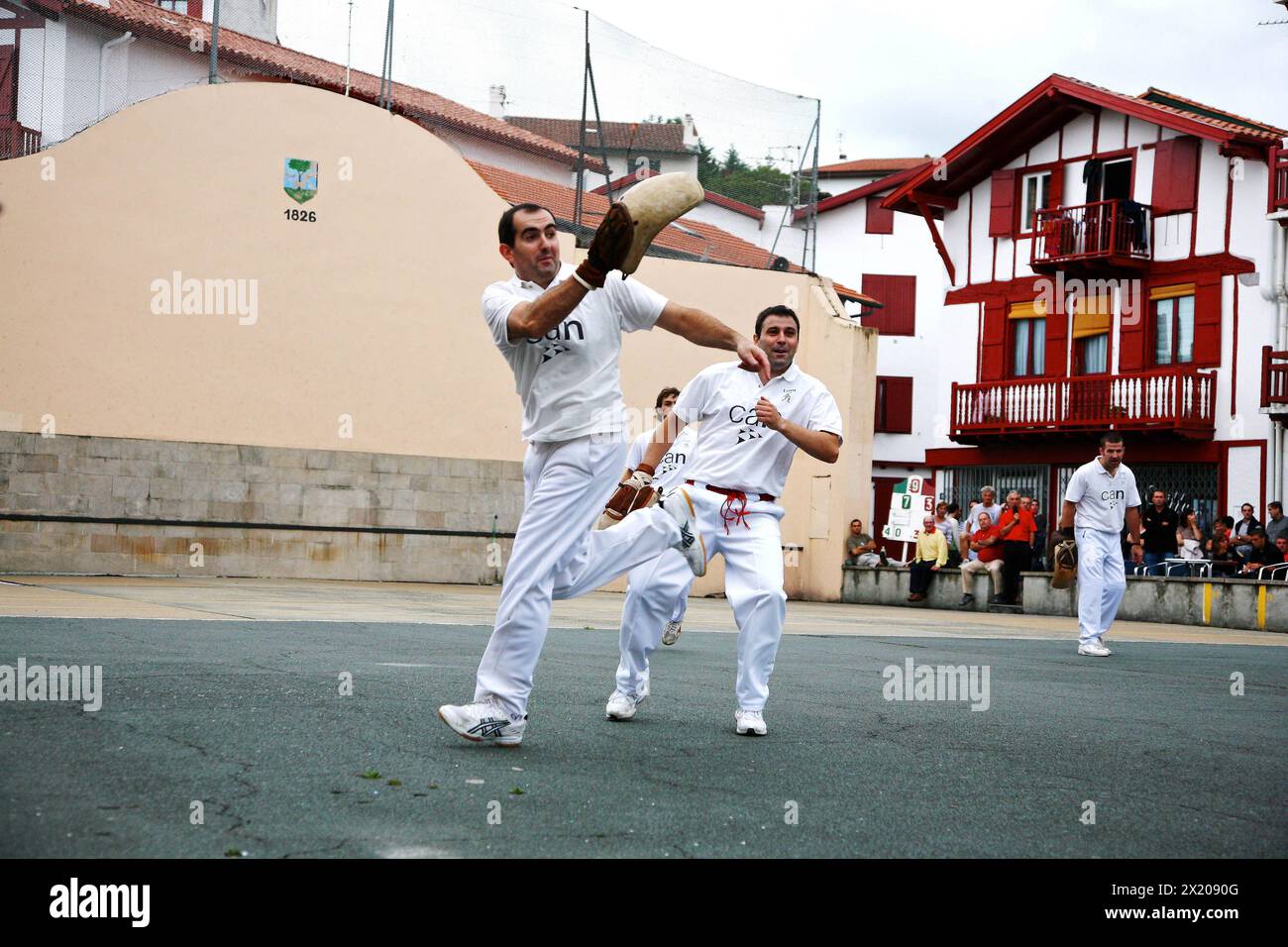 SPAIN, BASQUE COUNTRY, CIBOURE, GAME OF LAXOA, BASQUE PELOTA ON THE ...