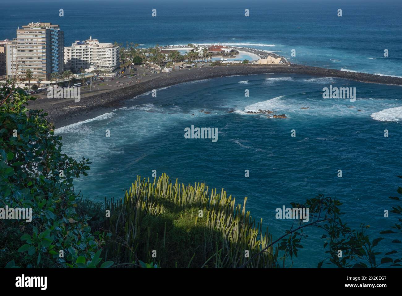 Puerto de la Cruz; View of Playa Martiánez with the Lago Martiánez ...