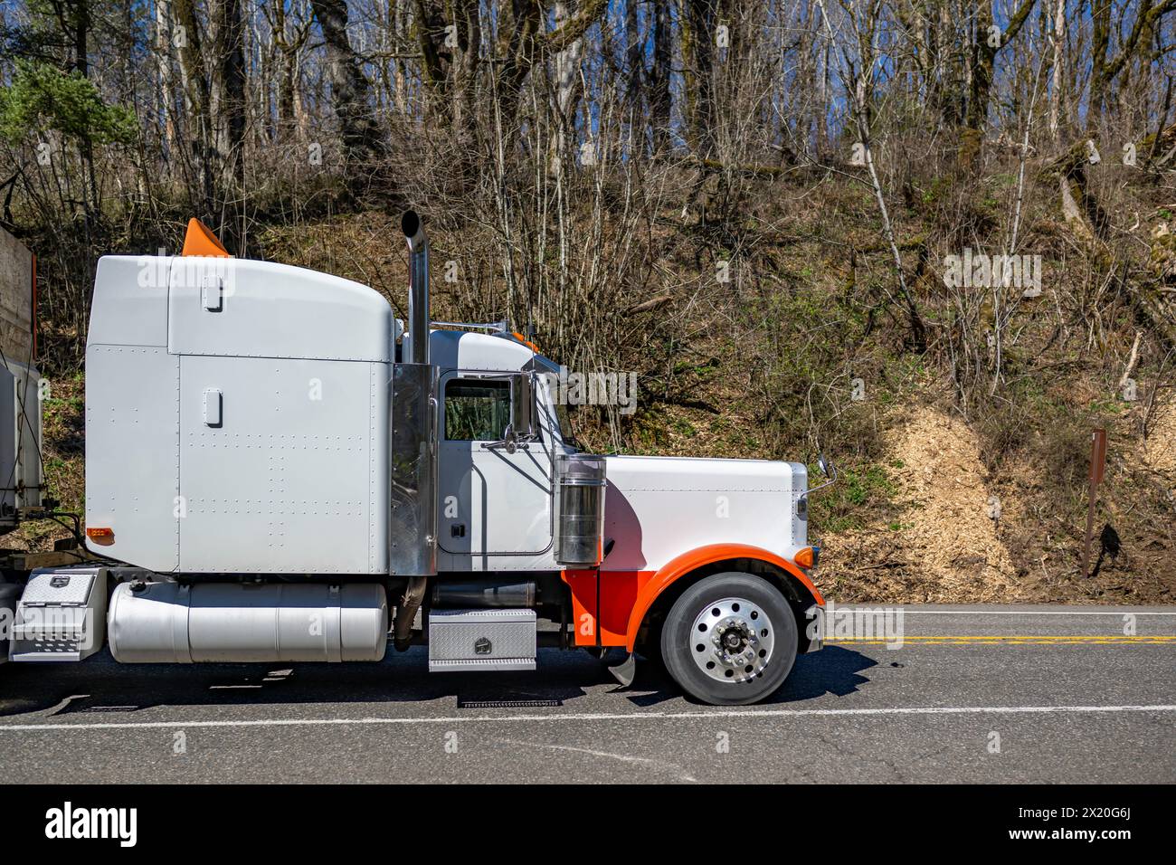 Industrial carrier white big rig semi-truck tractor with extended cab ...