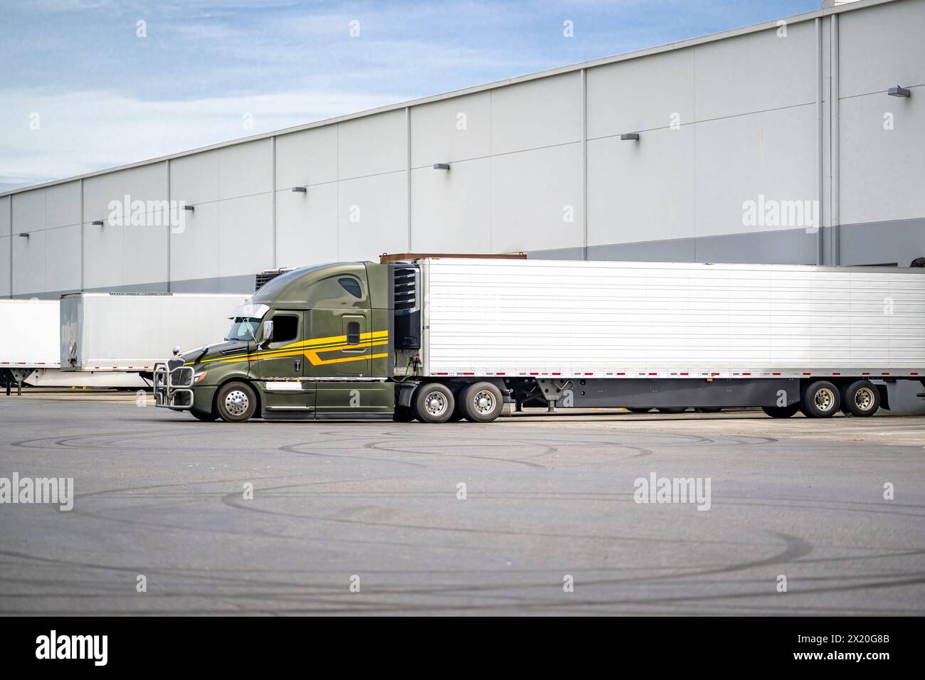 Industrial standard green long hauler big rig semi truck with ...