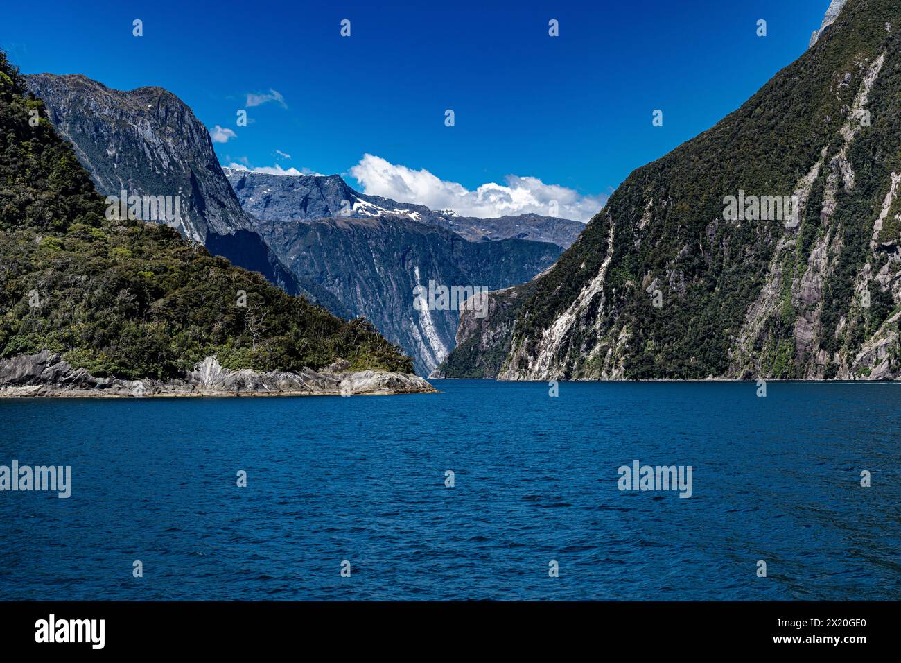 Views of Milford Sound while on a boat to the ocean Stock Photo - Alamy