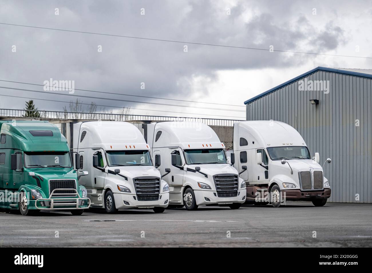 Industrial standard powerful bonnet long haulers big rig semi trucks ...