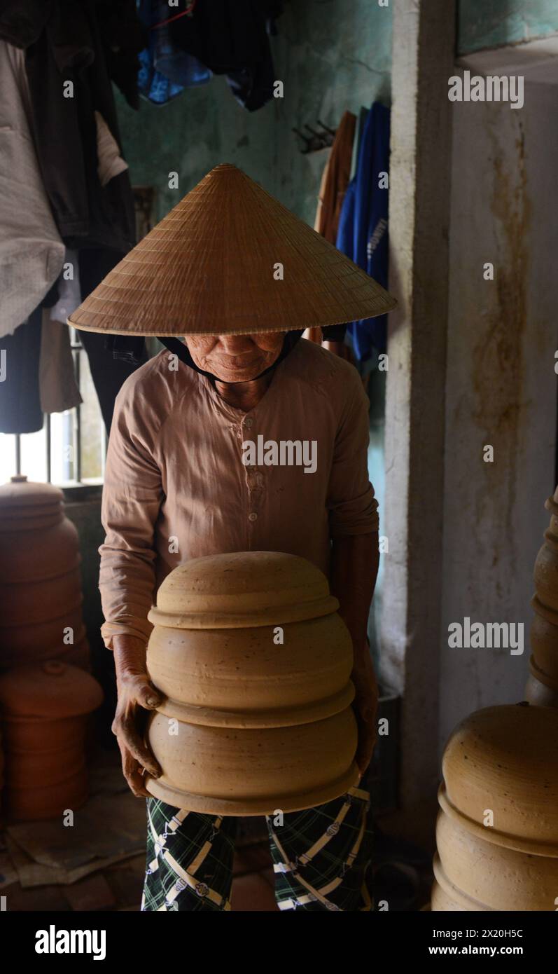 Traditional Clay pots production at Thanh Ha pottery village in Hoi An ...