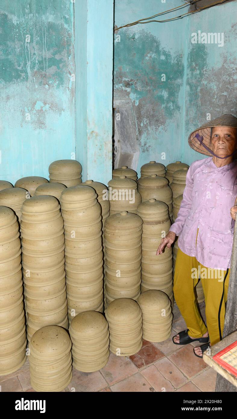 Traditional Clay pots production at Thanh Ha pottery village in Hoi An ...