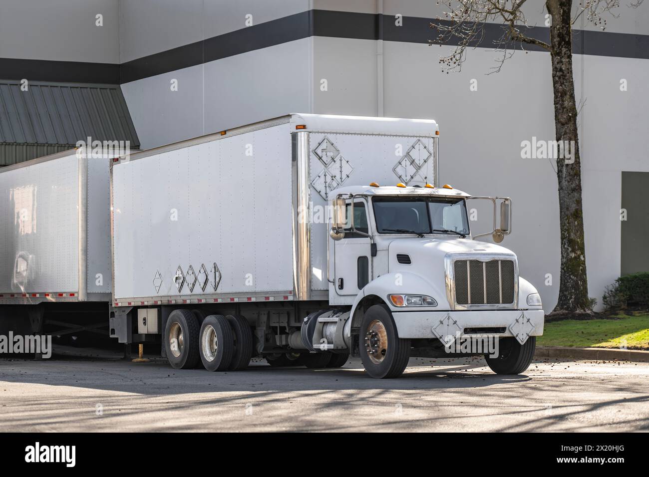 Industrial standard day cab bonnet local hauler big rig semi truck with ...