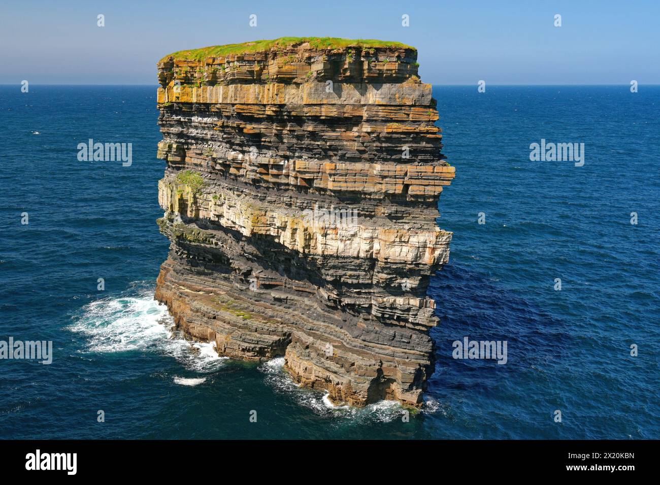 Ireland, County Mayo, northwest coast, Downpatrick Head, Dún Briste Sea ...