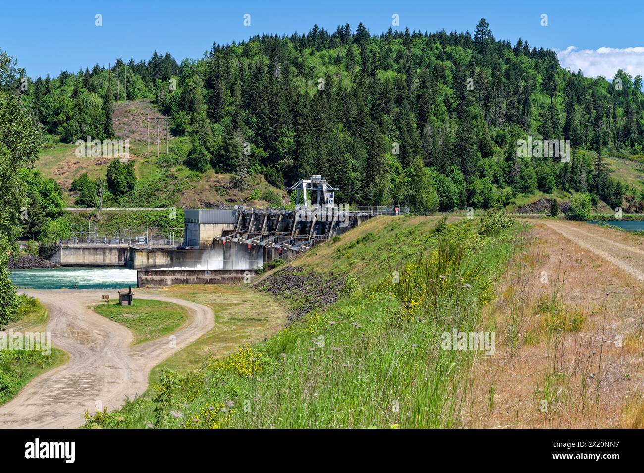 A parking area below the Dexter Dam on the Middle Fork Willamette River ...