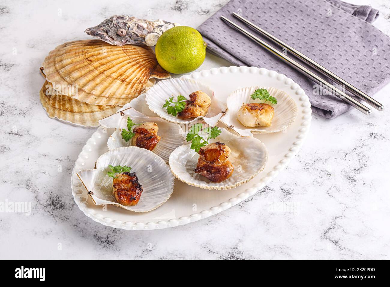 Grilled scallops shell with butter and parsley Stock Photo - Alamy