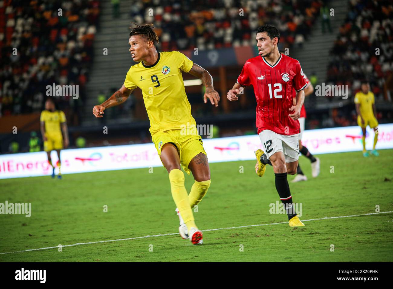 ABIDJAN, COTE D'IVOIRE - JANUARY 14; Lau King of Mozambique and Mohamed ...
