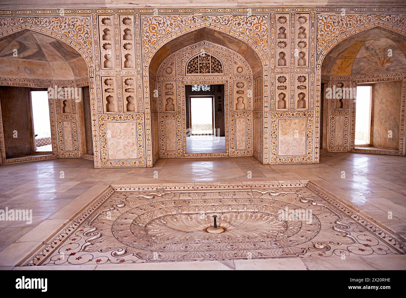 White marble work on the inner wall of Musamman Burj, Agra fort complex ...