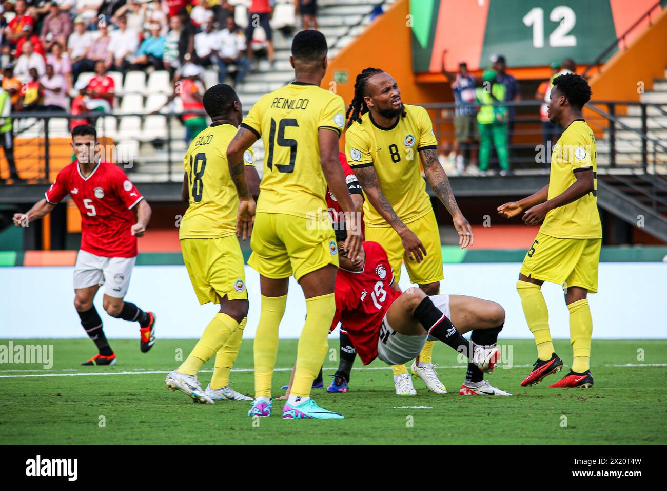 Cote d'ivoire shengolpixs soccer hi-res stock photography and images ...