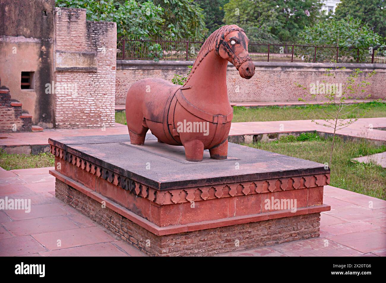 Statue of Akbar's horse (stone horse) in the Itibari Khan's Mosque ...