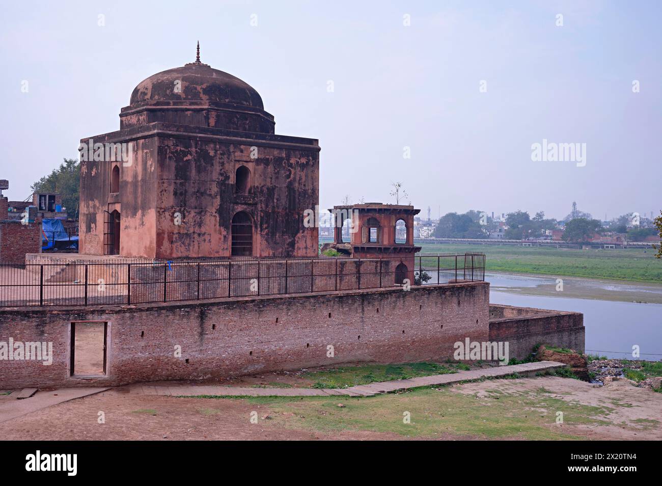 Kala Gumbad (Black Dome) near Chini Ka Rauza, Agra, Uttar Pradesh ...