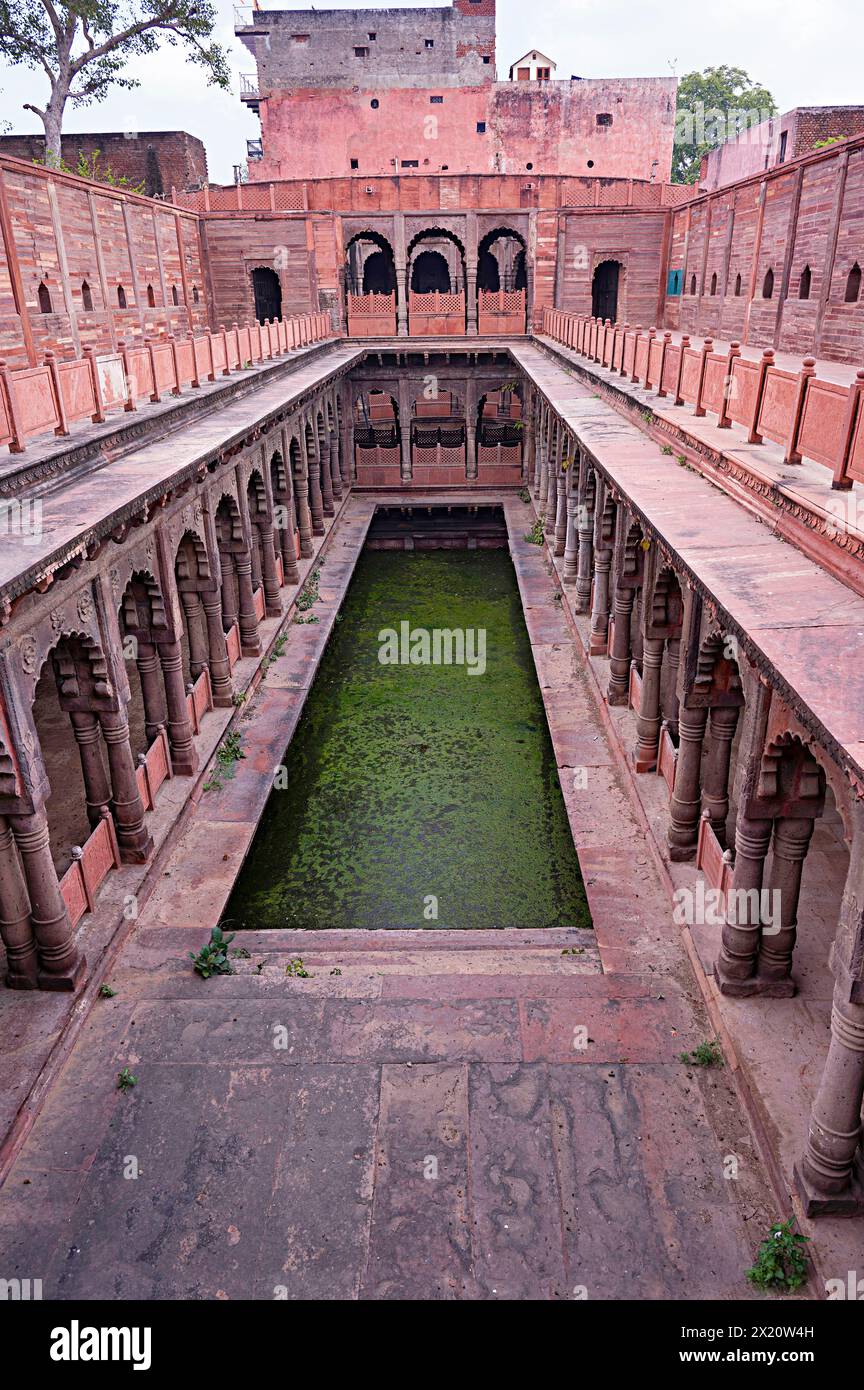 Royal (Dholpur) Bawdi (stepwell), behind Shri Mahadev Nihaleshwar ...