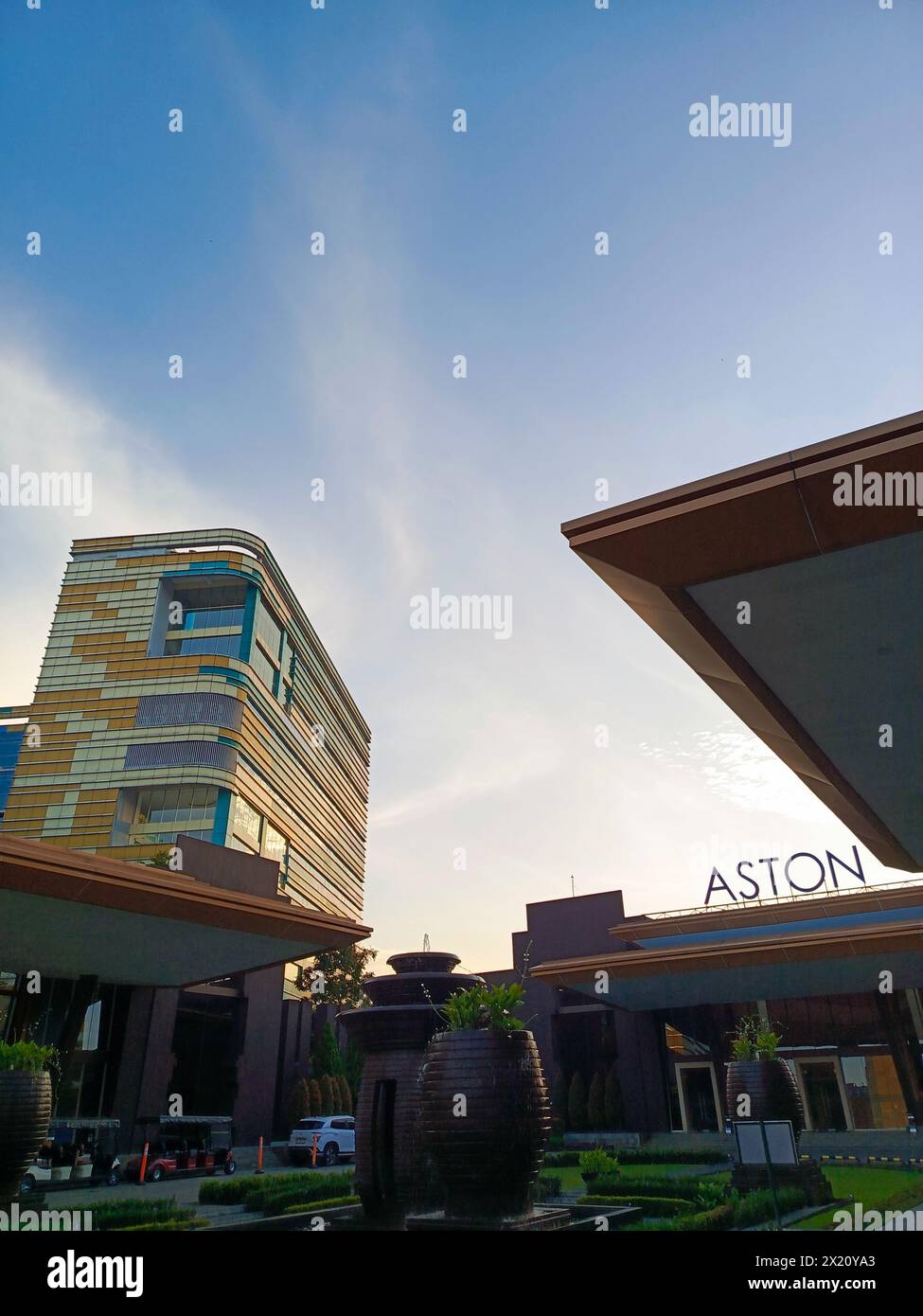 Thailand welcoming guests hi-res stock photography and images - Alamy