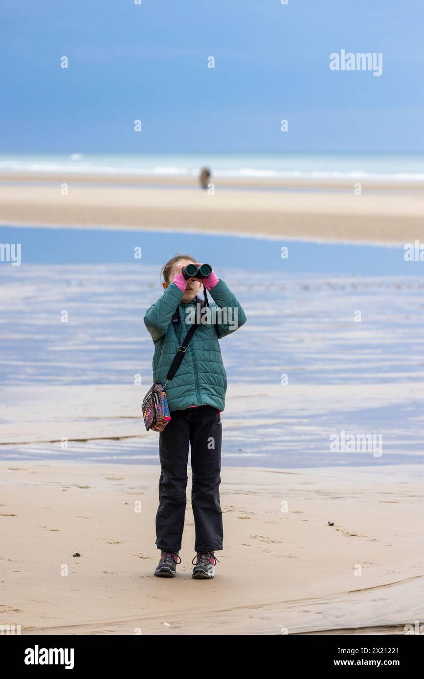 Little girl watching birds in the cliff, Cap Blanc-Nez, France, Pas de ...