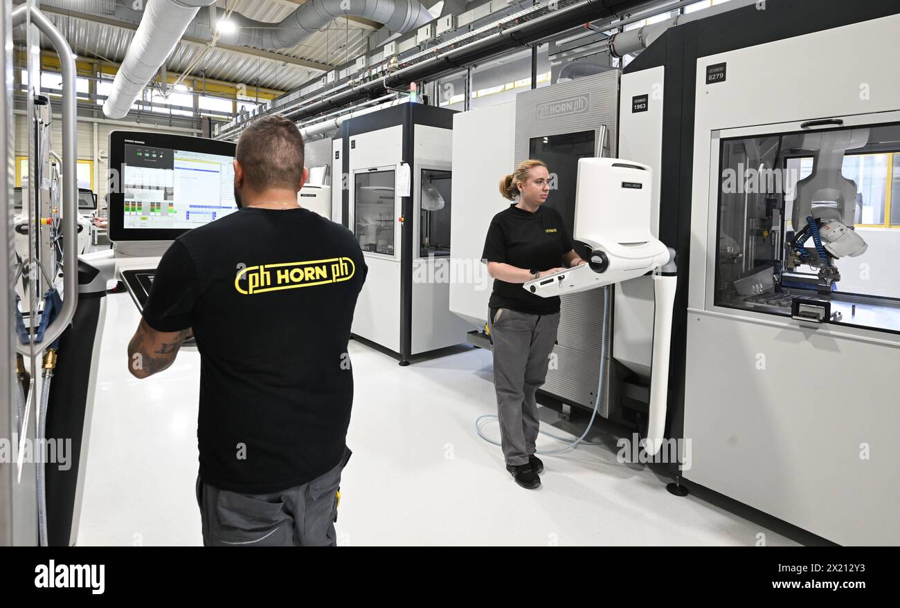 Renningen, Germany. 18th Apr, 2024. Employees of the precision tool ...