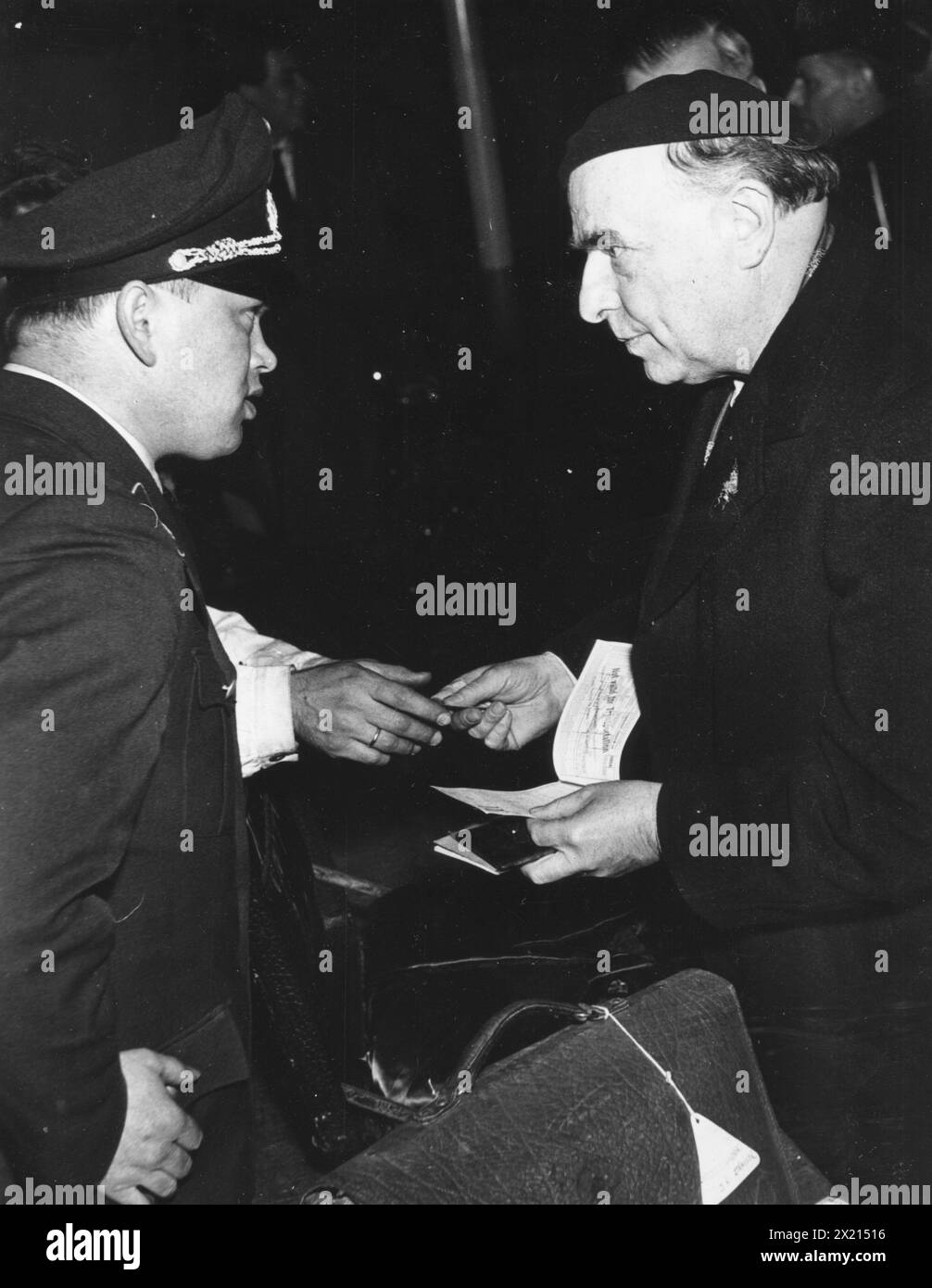 Strasser, Otto, 10.9.1897 - 27.8.1974, German politician, returning to ...