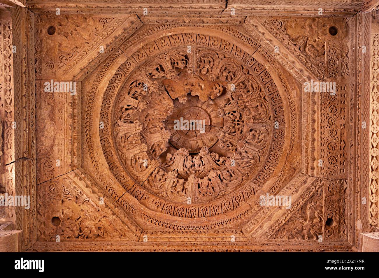 Carvings inside the Sas Bahu Temple, Fort complex, Gwalior, Madhya ...
