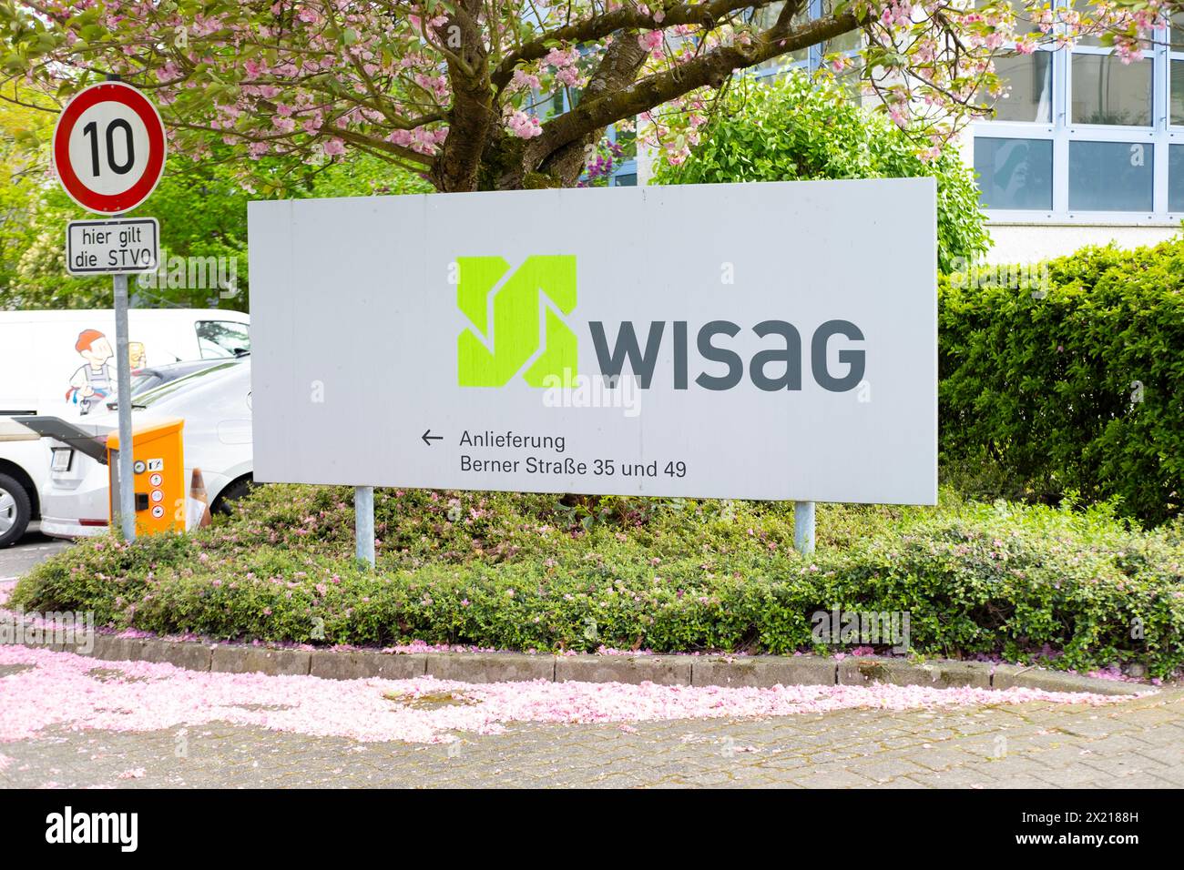 Aviation fuel check hi-res stock photography and images - Alamy