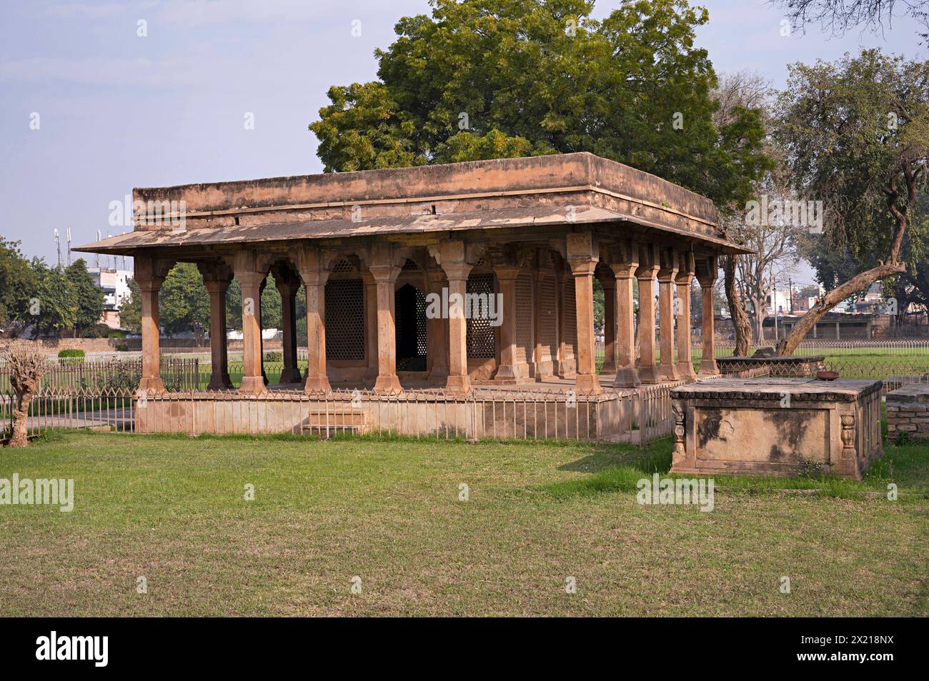 Small shrines and tombs, Tombs of Mohammad Ghaus and Tansen complex ...