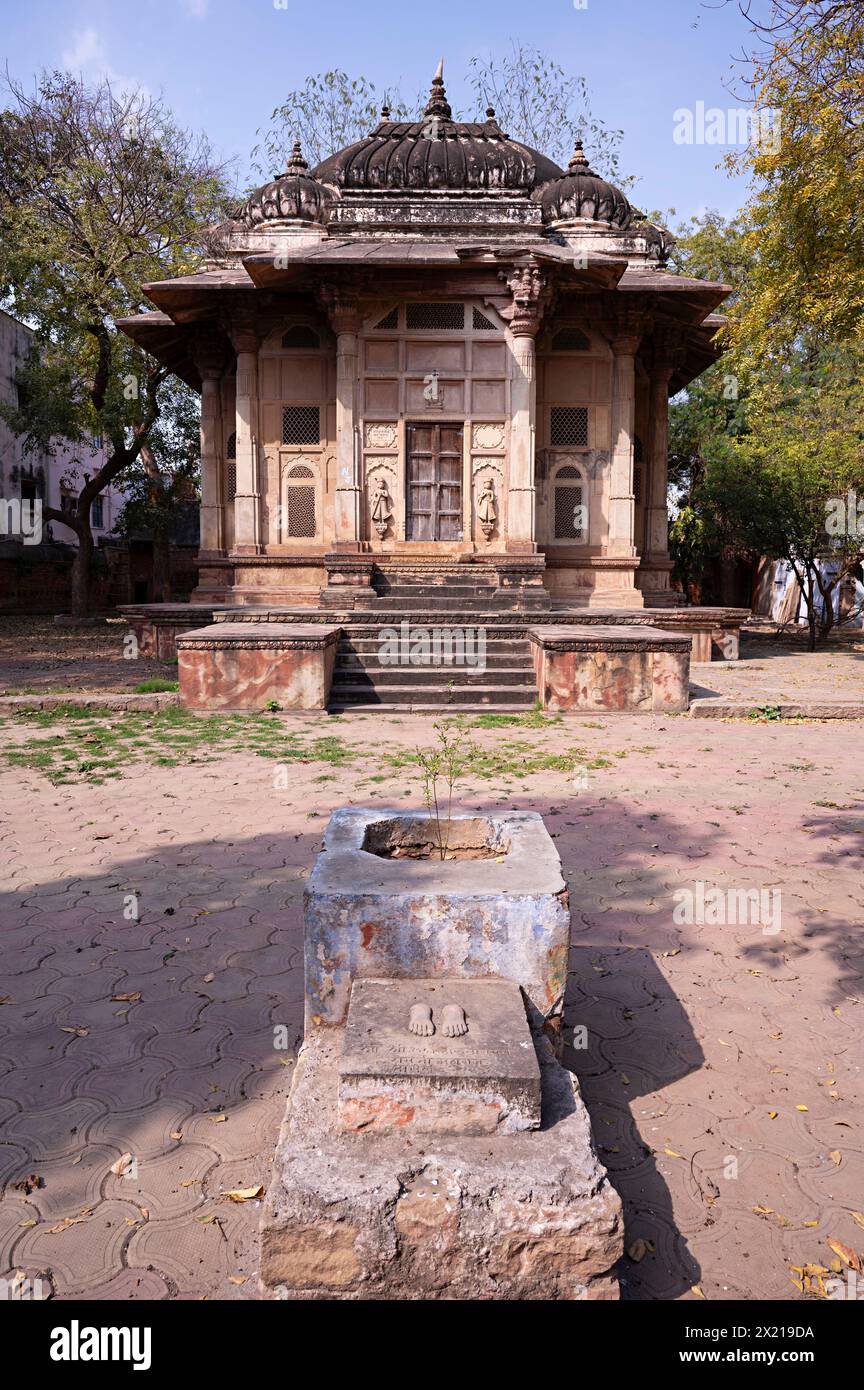 Chhatri of Shrimant Maina Baisaheb Scindia, Chhatris of Scindia Dynasty ...